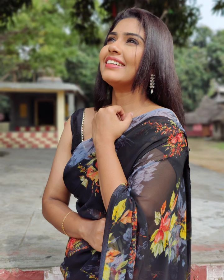 PHOTOS: பாண்டியன் ஸ்டோர்ஸ் மீனாவா இது.. மாடர்ன் ட்ரெஸ்ஸில் ...
