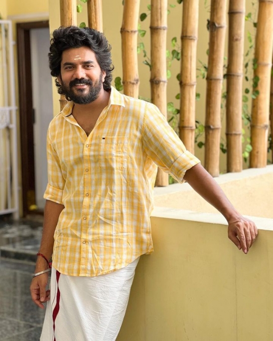 PHOTOS: காதலியை கரம்பிடித்து பிக் பாஸ் பிரபலம்.. இணையத்தை கலக்கும் புது ...