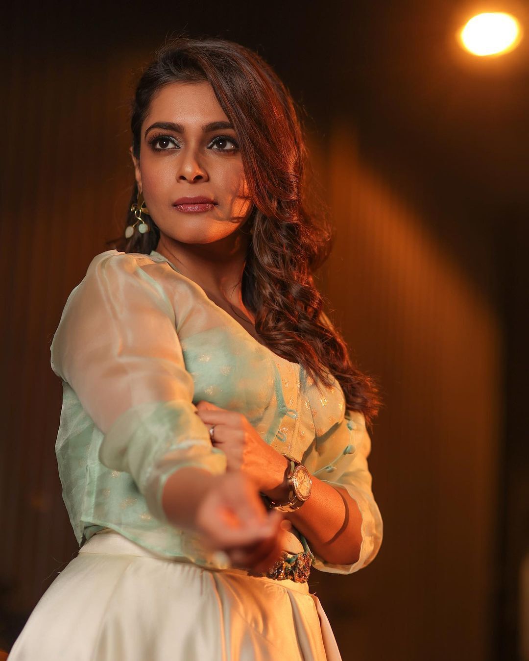 PHOTOS: ஹீரோயின்களுக்கே டப் கொடுக்கும் ஜீ தமிழ் ஆங்கர்.. இணையத்தை கலக்கும் லேட்டஸ்ட் ...