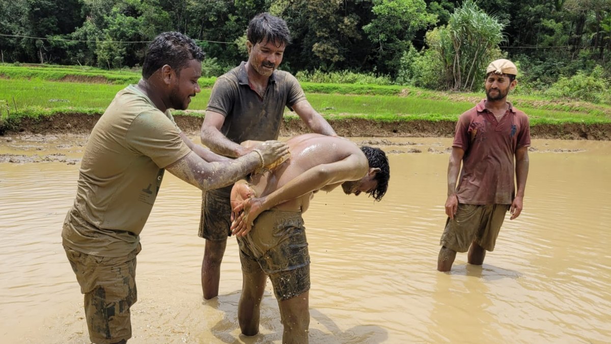 ತೀರ್ಥಹಳ್ಳಿ: ಕೆಸರು ಗದ್ದೆಯಲ್ಲಿ ಮಿಂದೆದ್ದ ವೈದ್ಯರು | Thirthahalli: Doctor Played Village Sports In ...