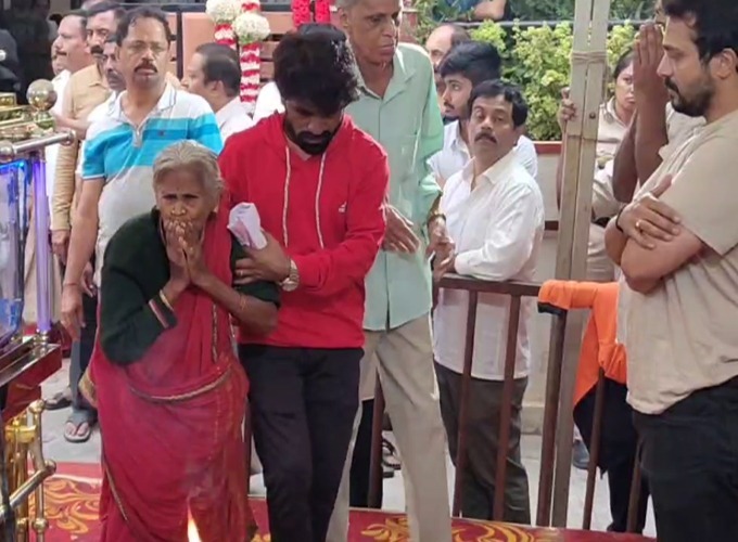 Witness the Emotional Farewell of Spandana Raghavendra as Family and ...