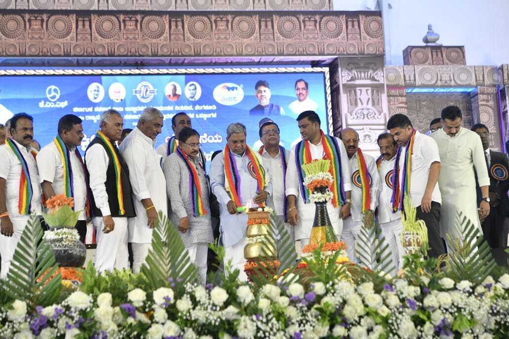 ಕ್ಷೀರಭಾಗ್ಯ ಯೋಜನೆಯ ದಶಮಾನೋತ್ಸವ ಸಂಭ್ರಮಾಚರಣೆಯಲ್ಲಿ ಸಿದ್ದರಾಮಯ್ಯ! | 10th ...