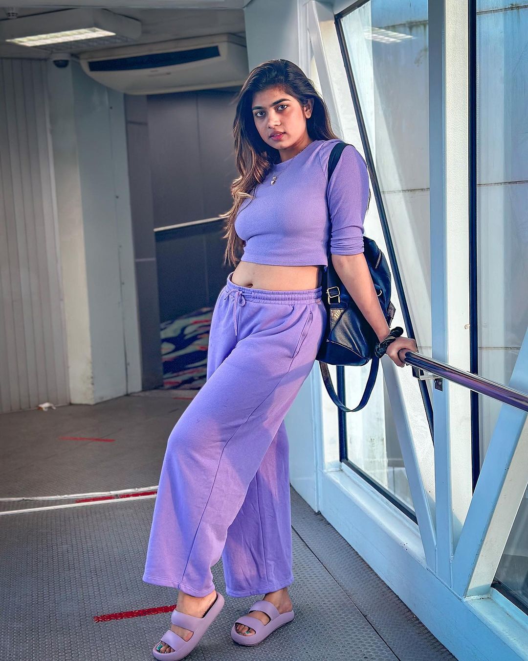 ఘాటు అందాలతో హీటెక్కిస్తున్న రీతు చౌదరి.. బెజవాడ పాప ఫుల్ జోరులో ఉందిలే ...