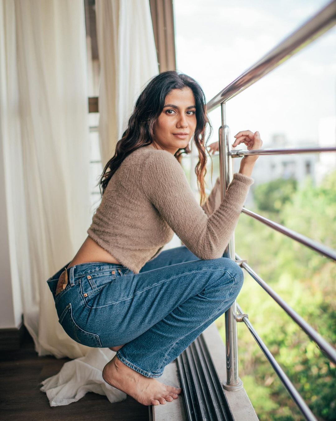 శ్రీయ ధన్వంతరి అందాల షో.. కుర్రాళ్ల గుండెల్లో కాక పుట్టిస్తుందిగా ...