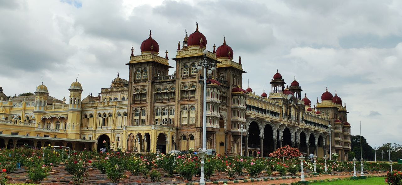 Mysuru Palace: ಮೈಸೂರು ಅರಮನೆ ಹಾಗೂ ಚಾಮುಂಡಿ ಬೆಟ್ಟದಲ್ಲಿ ನೀವು ನೋಡಲೇಬೇಕಾದ ...