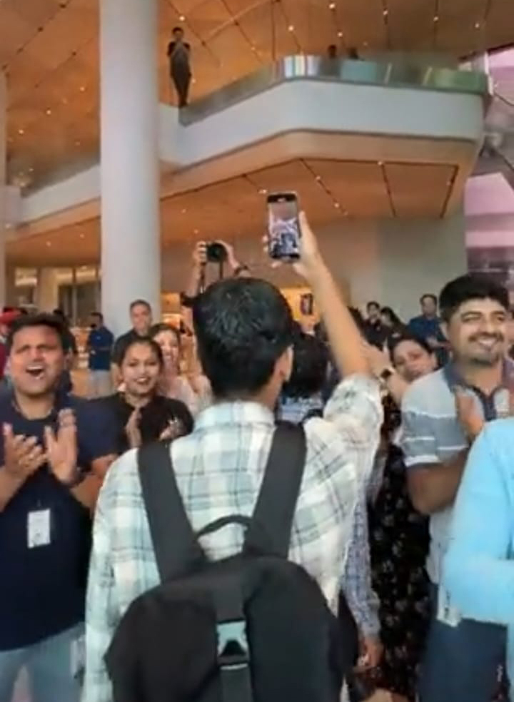 In Pics: Apple Fans Queue Up as New iPhones Hit Indian Stores Today ...