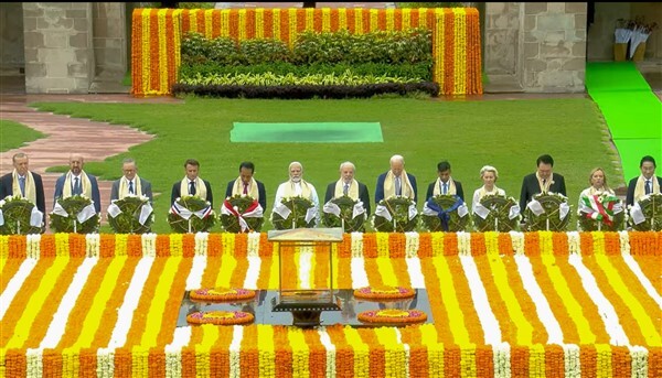 In Pics: G20 Leaders Pay Respects to Mahatma Gandhi at Rajghat During ...