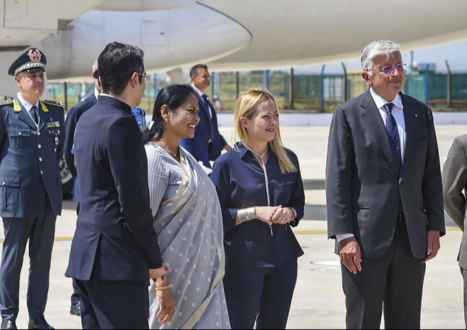 In Pics: Italian Prime Minister Giorgia Meloni Touches Down in India ...