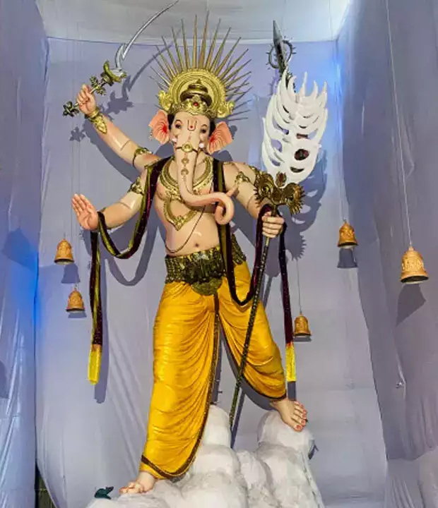 In Pics: Mumbai's Magnificent & Iconic Ganesha Pandals!! - Oneindia