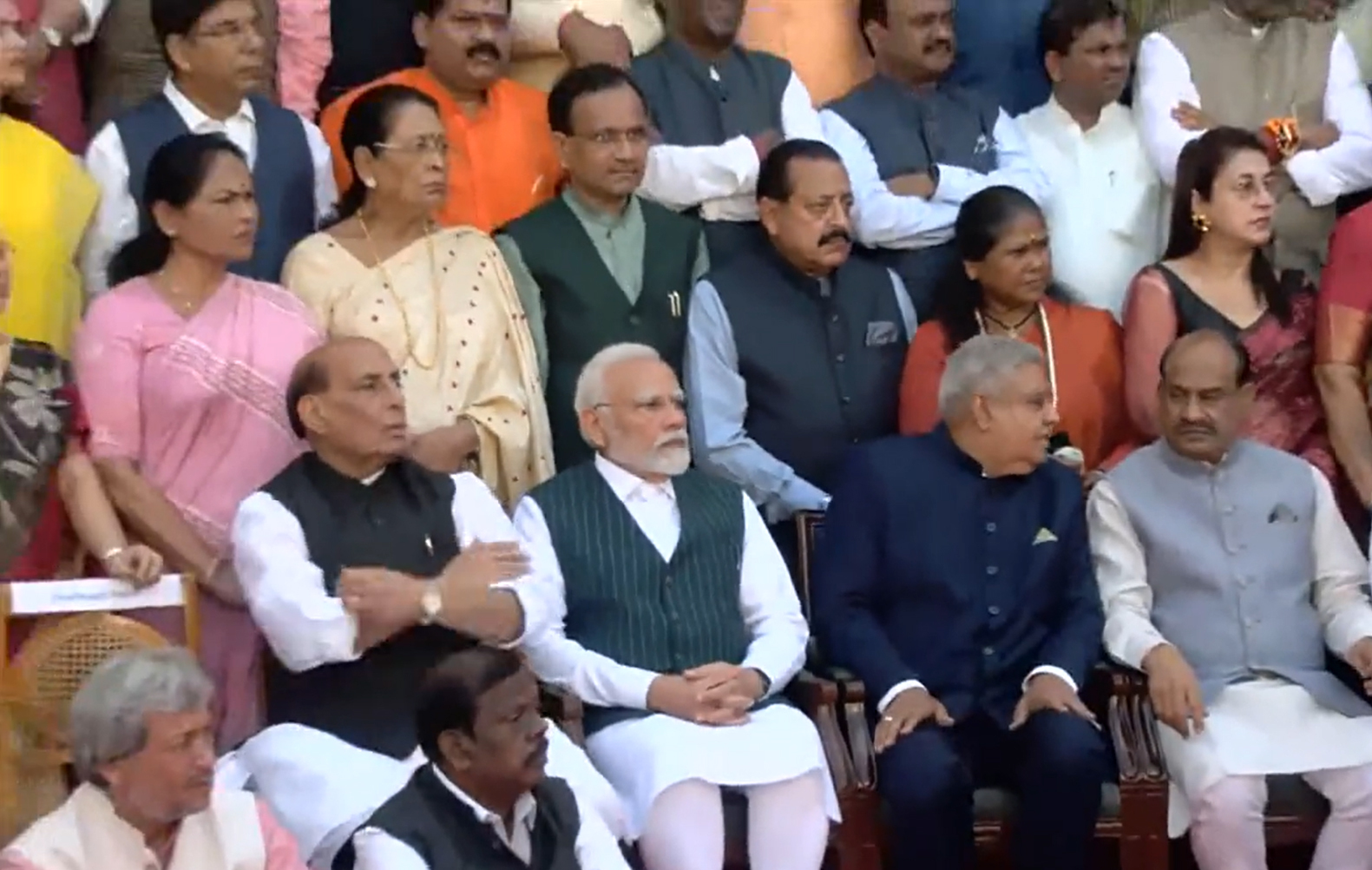 In Pics: PM Modi and Parliament Members Gather for a Photo Session ...