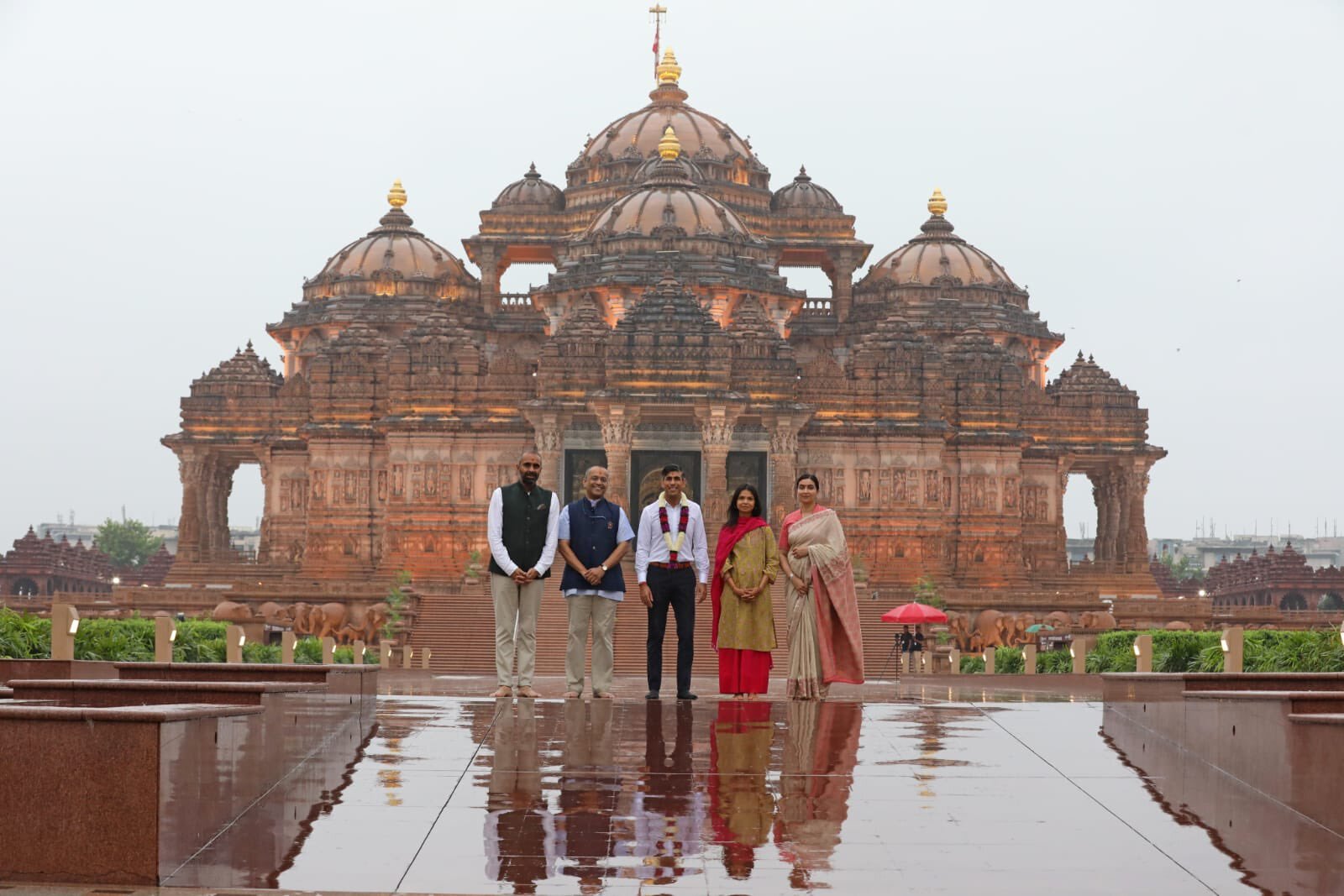 In Pics: UK PM Rishi Sunak and Wife Akshata Murthy Visit Delhi's ...