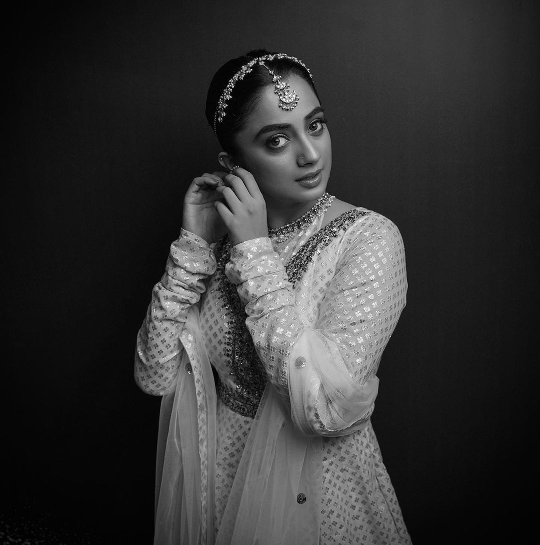 Namitha Pramod: രാജകുമാരിയെപ്പോലെ അണിഞ്ഞൊരുങ്ങി നമിത പ്രമോദ്, ബ്ലാക്ക് ...