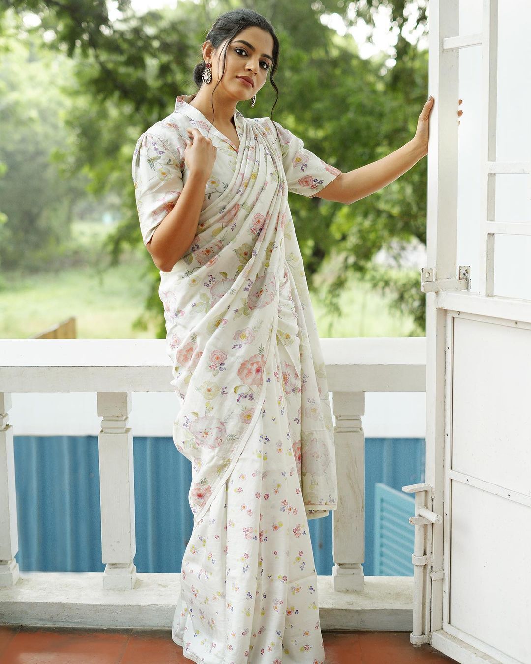 Nikhila Vimal: സാരിയില്‍ അതിസുന്ദരിയായി നിഖില വിമല്‍, താരത്തിന്റെ ...
