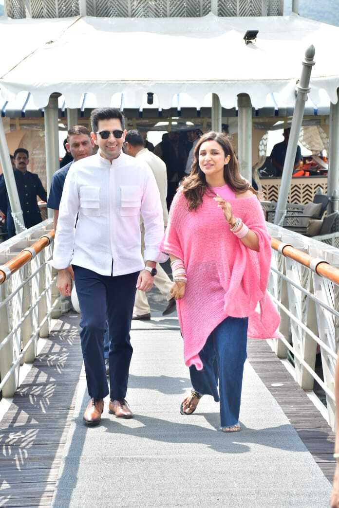 Parineeti Chopra & Raghav Chadha Spotted First Time Post-Marriage - Oneindia