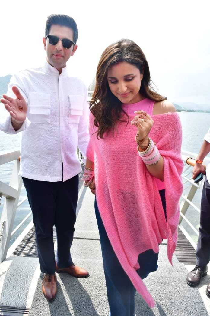 Parineeti Chopra & Raghav Chadha Spotted First Time Post-Marriage - Oneindia