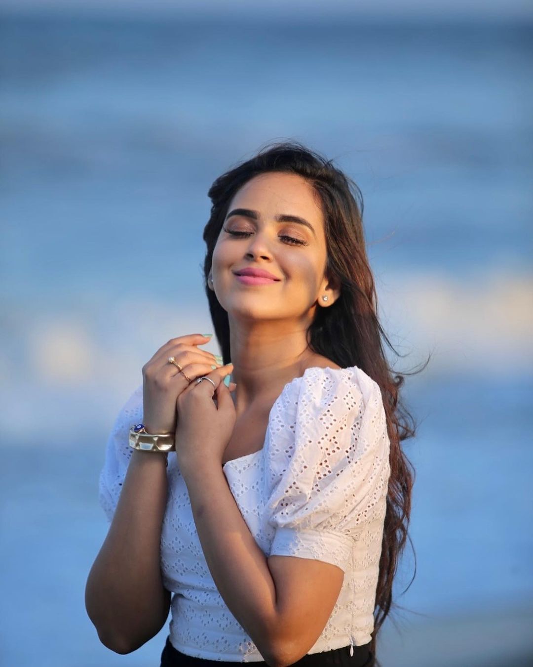 PHOTOS: மாஸ் லுக்கில் புகைப்படம் வெளியிட்ட சீரியல் நடிகை கண்மணி ...