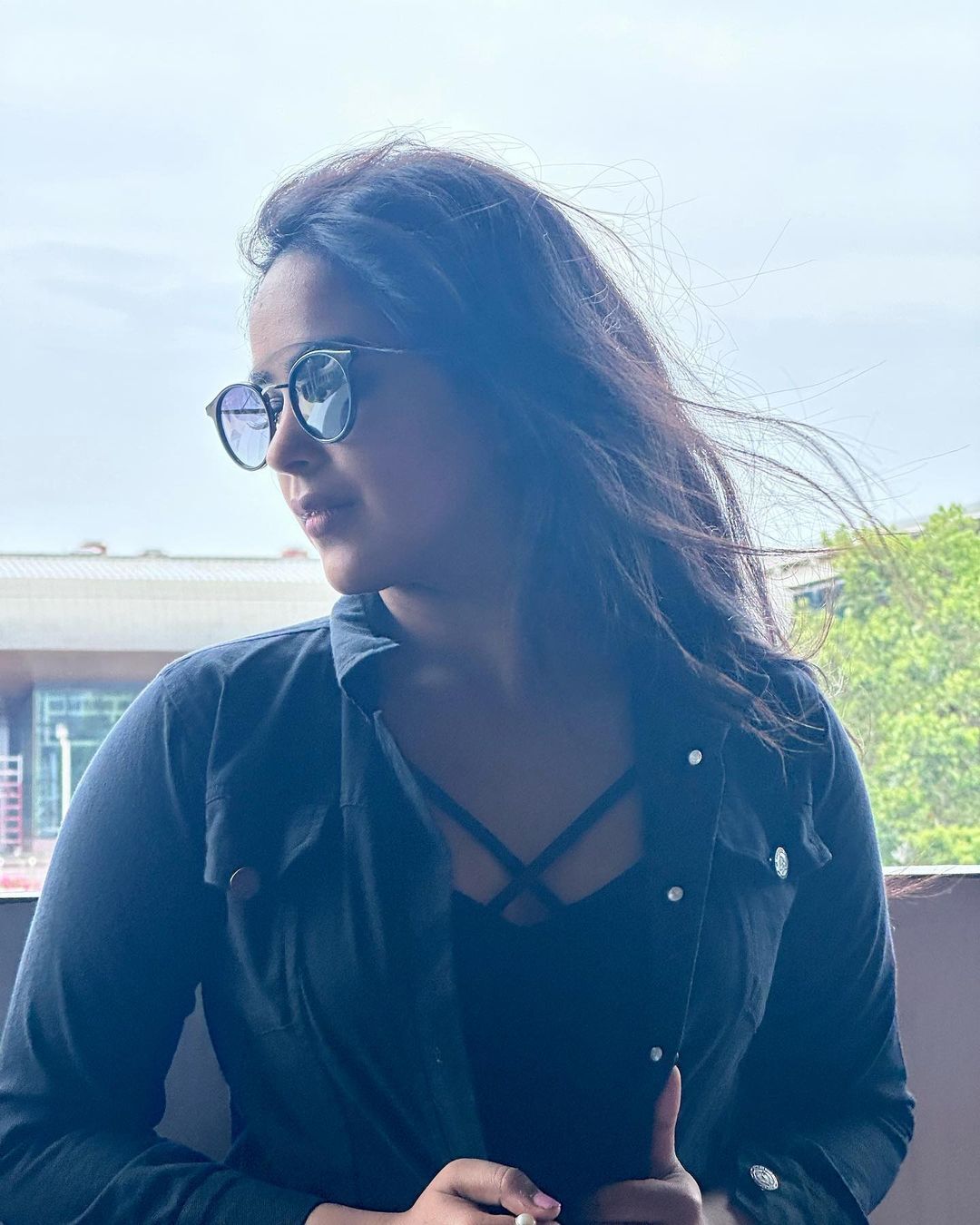 PHOTOS: மாஸ் லுக்கில் புகைப்படம் வெளியிட்ட சீரியல் நடிகை கண்மணி ...