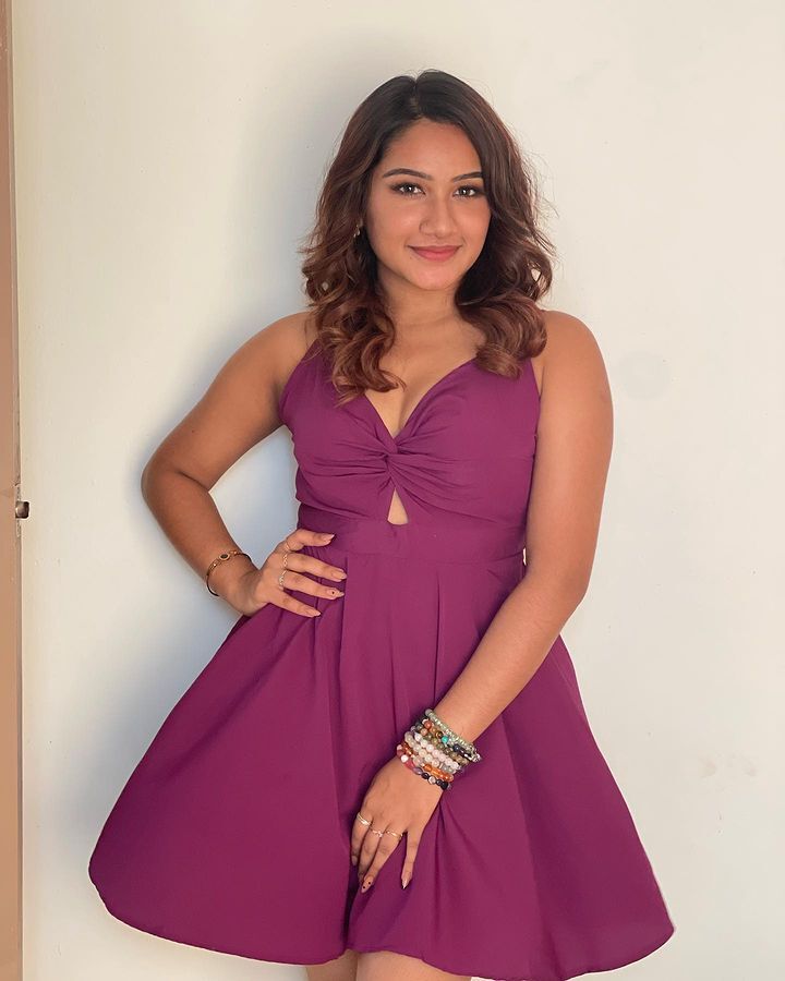 PHOTOS: புடவையில் எப்படி இருக்கேன்? குக் வித் கோமாளி ரவீனா தாஹாவின் ...