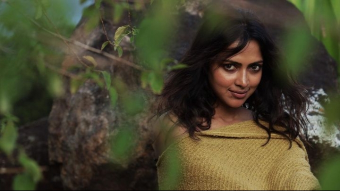 PHOTOS: காட்டுக்குள் கலக்கல் போஸ்.. போட்டோஷூட்டில் அசத்தும் அமலா பால் ...