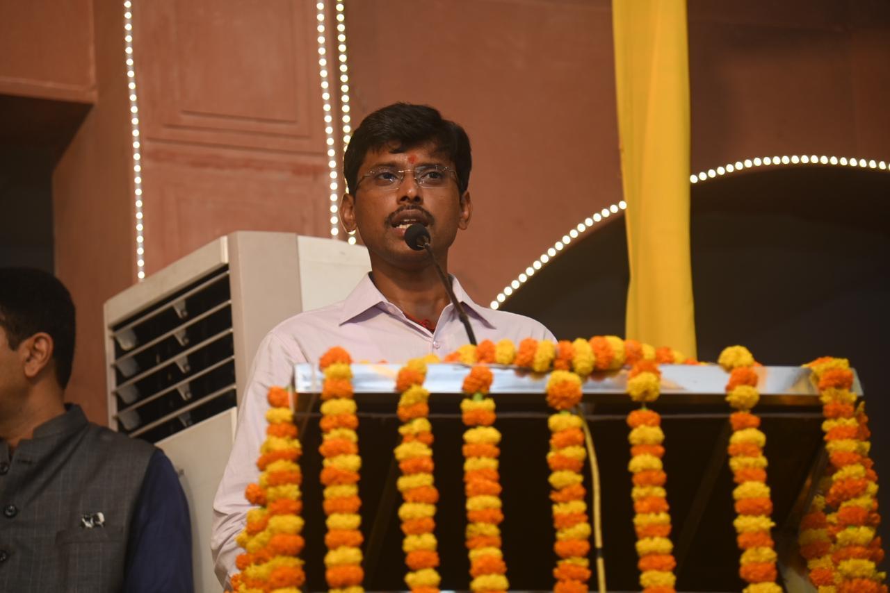 Pitrapkash Mela 2023: DM Gaya डॉ. त्यारगराजन ने जब अहले सुबह लिया घाटों का नज़ारा, देखिए शानदार ...