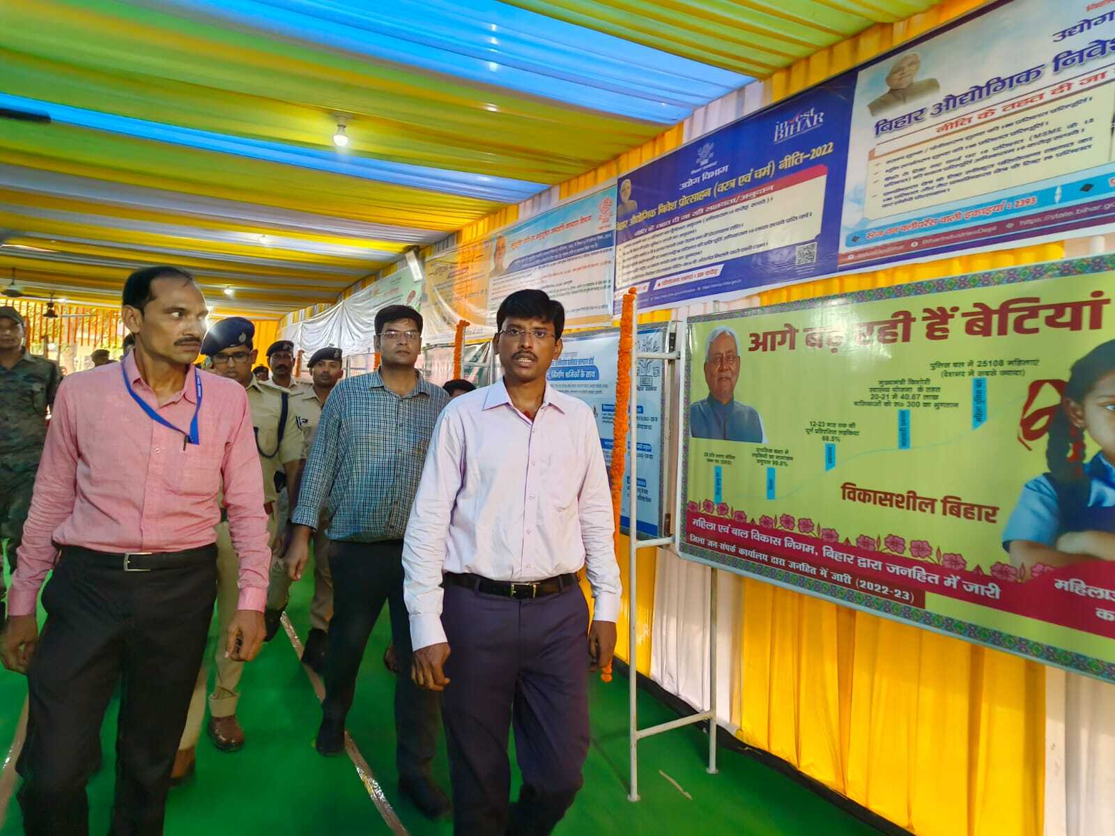 Pitrapkash Mela 2023: DM Gaya डॉ. त्यारगराजन ने जब अहले सुबह लिया घाटों ...