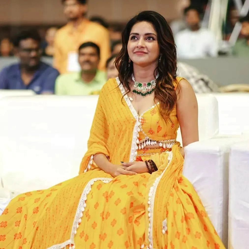 Mahima Nambiar: മഞ്ഞയിൽ തിളങ്ങി മഹിമ നമ്പ്യാർ... ചന്ദ്രമുഖി 2 പ്രമോഷണൽ ചടങ്ങിൽ സൂപ്പർ ലുക്കി ...