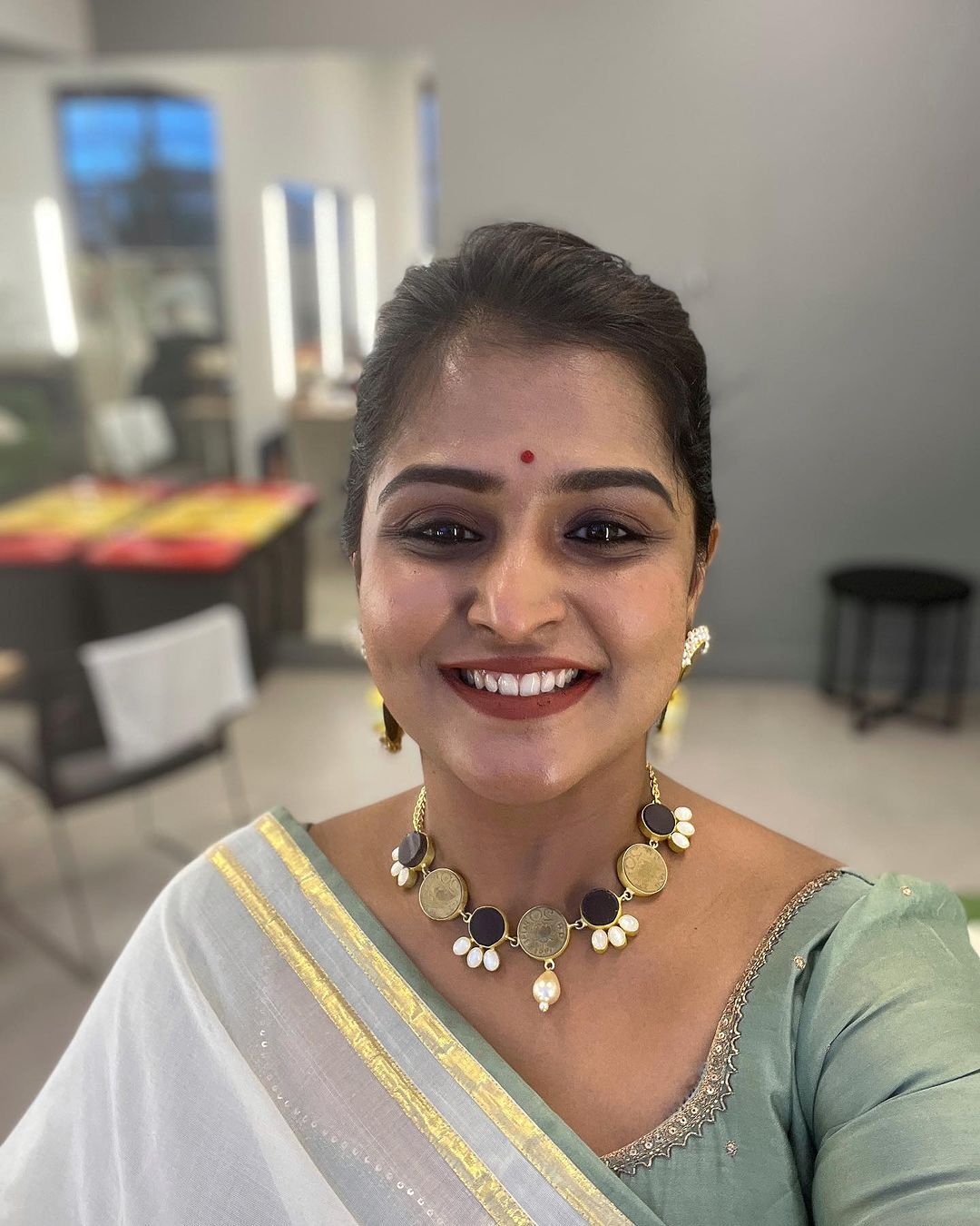Remya Nambeesan: എലഗന്റ് ലുക്കില്‍ സാരിയിലെത്തി ആരാധകരെ കയ്യിലെടുത്ത് ...