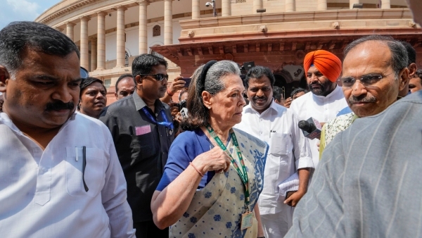 ನೂತನ ಸಂಸತ್‌ ಭವನದಲ್ಲಿ ಸೋನಿಯಾ ಗಾಂಧಿ ಖದರ್ ನೋಡಿ | See Sonia Gandhi Khadar ...