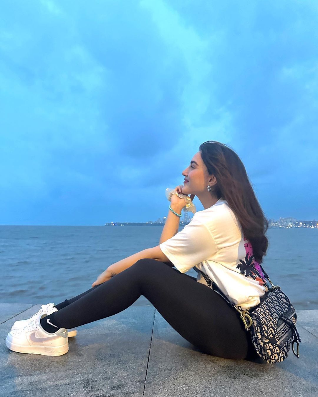 మత్తెక్కించే అందాలతో మైమరిపిస్తున్న సామ్రీన్ కౌర్. | Actress Samreen ...