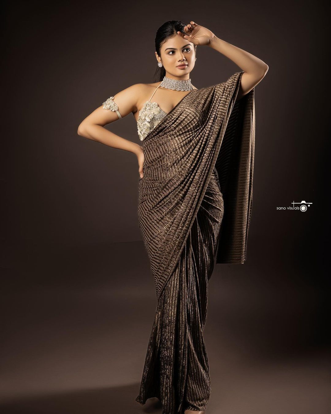 PHOTOS: துபாயில் ஸ்டன்னிங் லுக்.. லைக்குகளை குவிக்கும் பாக்கியலட்சுமி ...