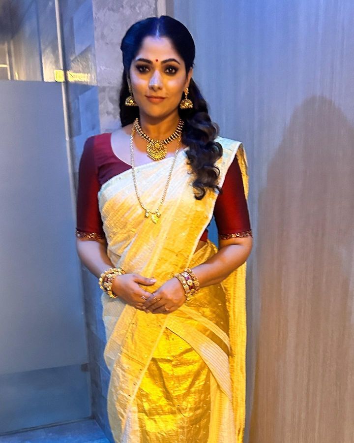 PHOTOS: அடிபொலி.. கேரளா சேலையில் ரசிகர்களை சுழட்டி போட்ட நடிகை பானு ...