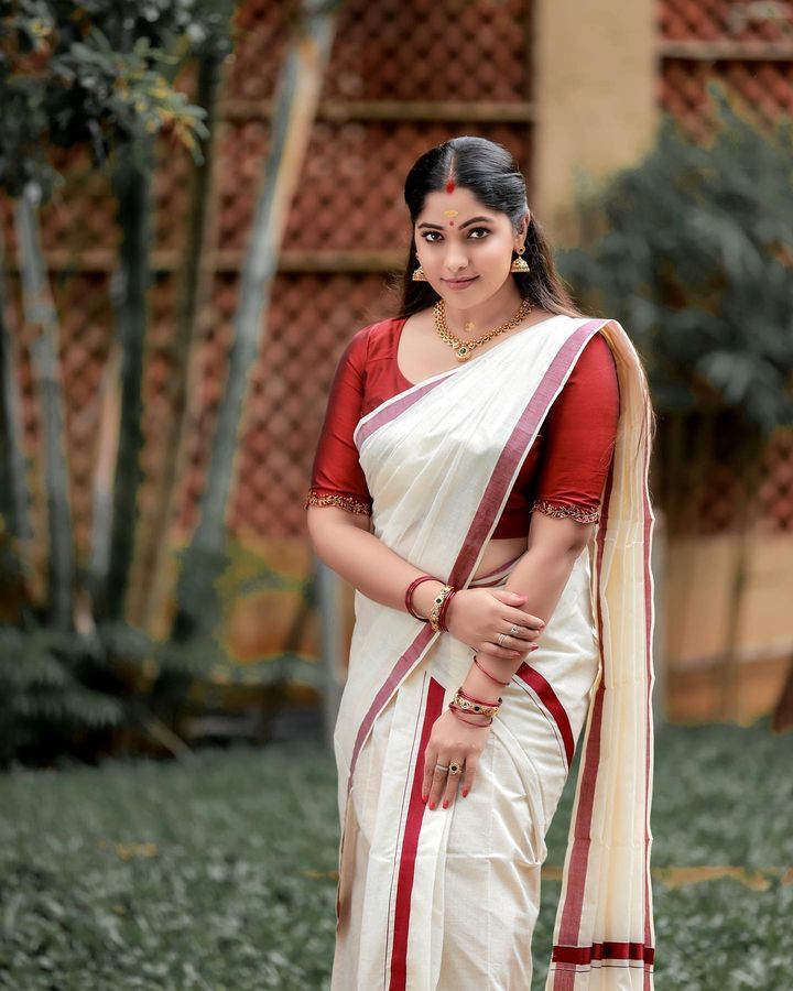 PHOTOS: அடிபொலி.. கேரளா சேலையில் ரசிகர்களை சுழட்டி போட்ட நடிகை பானு ...