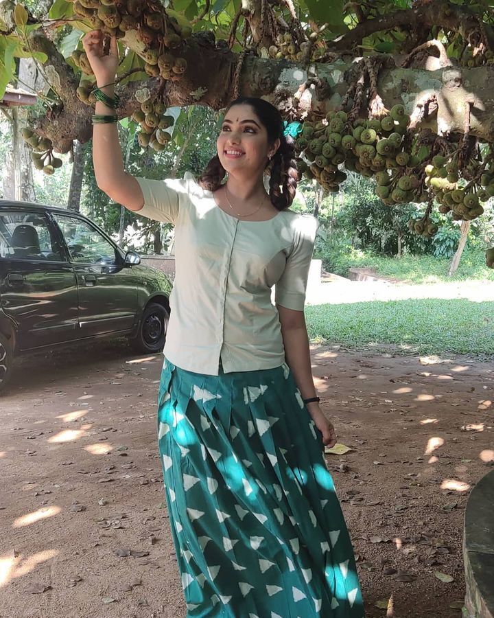 PHOTOS: அடிபொலி.. கேரளா சேலையில் ரசிகர்களை சுழட்டி போட்ட நடிகை பானு ...