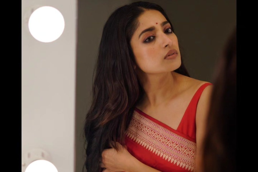 লাল শাড়িতে অপরূপা ইশা, মায়াবী অবতারে মজেছেন নেটবাসী | Actress Ishaa ...