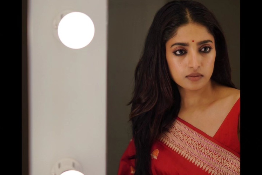 লাল শাড়িতে অপরূপা ইশা, মায়াবী অবতারে মজেছেন নেটবাসী | Actress Ishaa ...