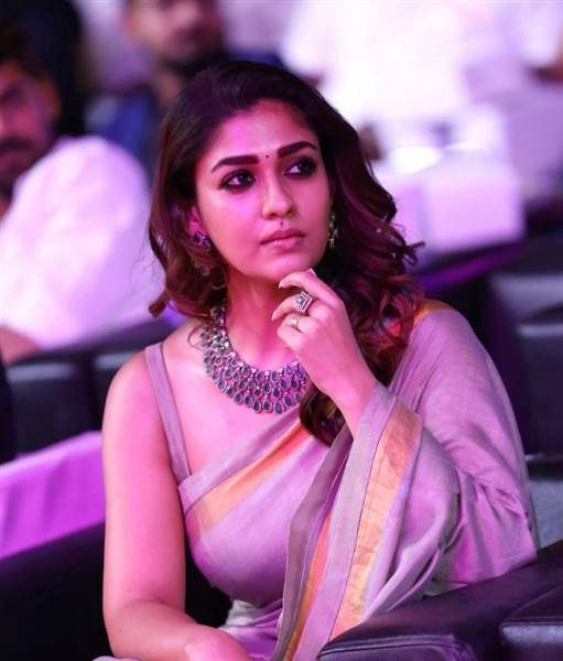 PHOTOS: நடுரோட்டில் நயன்தாராவுடன் ரொமான்ஸ்.. விக்கி பகிர்ந்து ரொமான்டிக் க்ளிக்ஸ் இதோ! | Actress ...