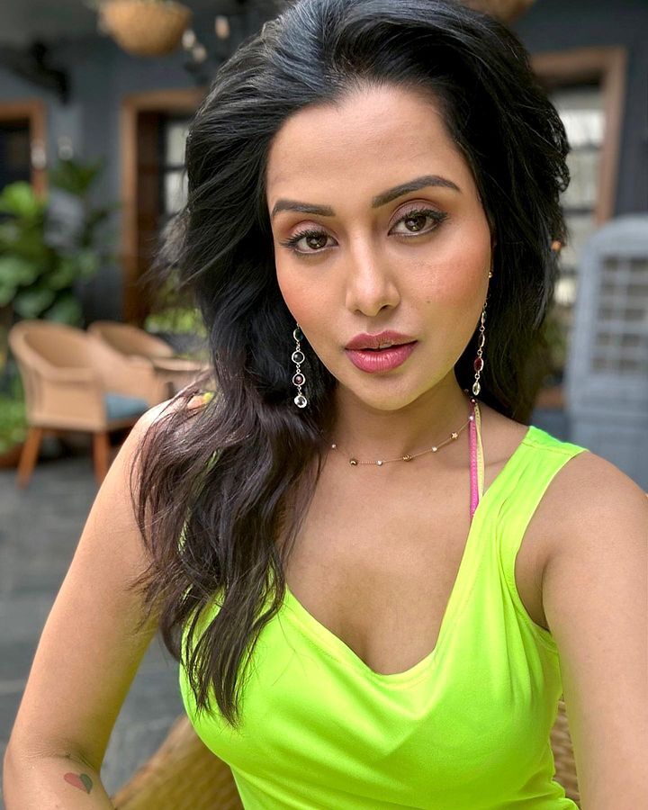 PHOTOS: ரைசா வில்சனா இது? பால் பச்சை கலர் உடையில் பளபளக்கும் போட்டோஷூட்.. லேட்டஸ்ட் படங்கள் ...