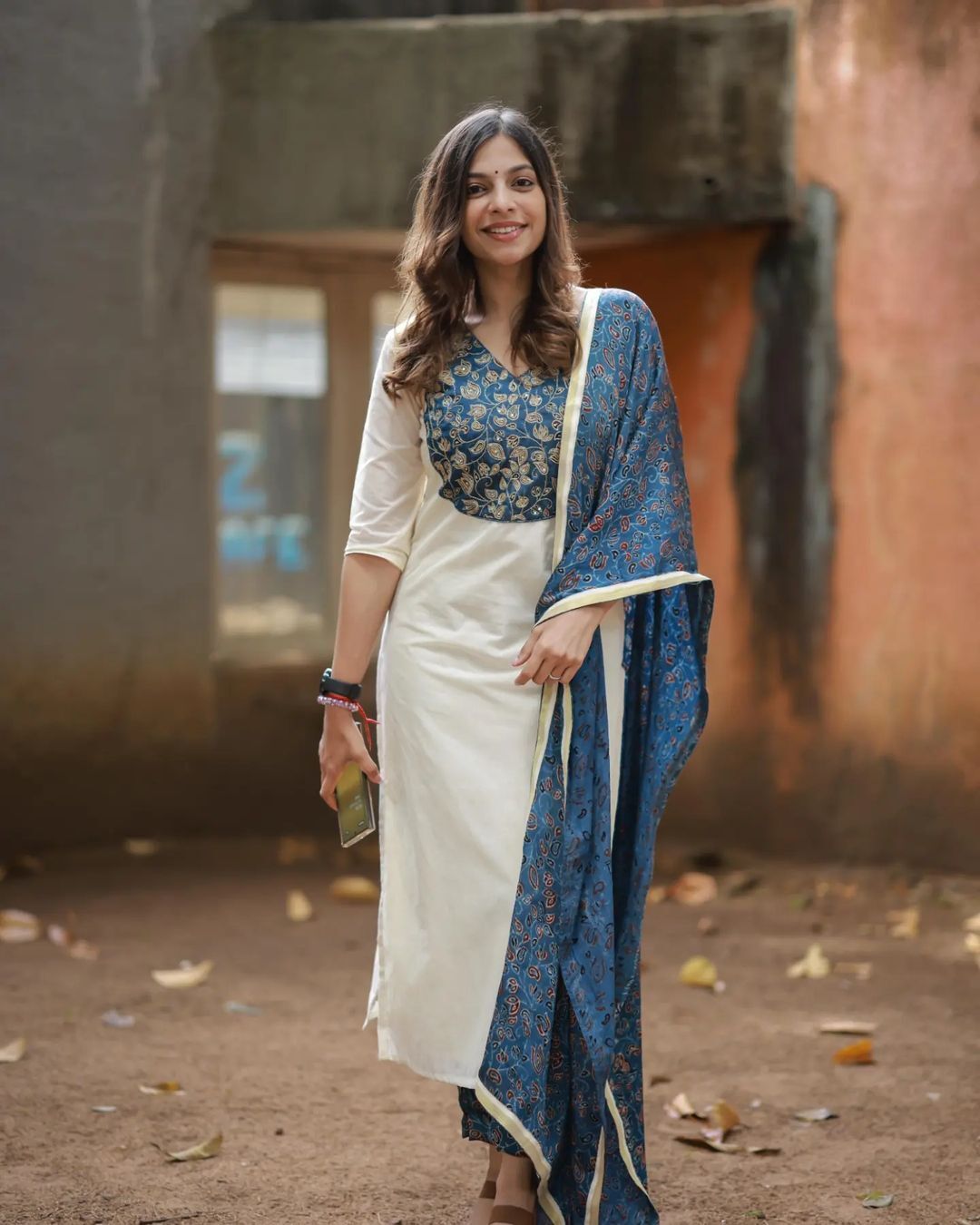 PHOTOS: 'லியோ' படத்தில் வக்கீலாக வந்தது இவங்களா? இவங்களுக்கு இவ்ளோ பெரிய பொண்ணு இருக்கா ...