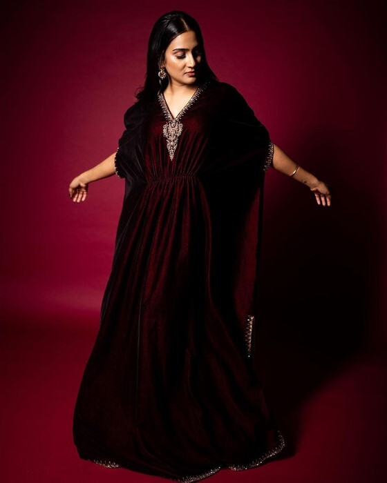 Aditi Ravi: ആകെ മൊത്തം കളര്‍ഫുള്ളായി നവരാത്രി വൈബില്‍ അദിതിയുടെ പുത്തന് ...