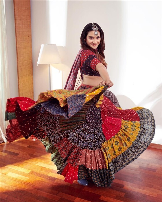 Aditi Ravi: ആകെ മൊത്തം കളര്‍ഫുള്ളായി നവരാത്രി വൈബില്‍ അദിതിയുടെ പുത്തന് ...
