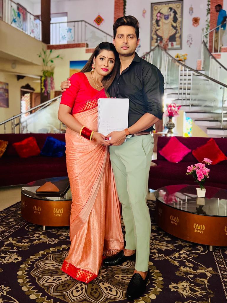 Bhojpuri Movie: संचिता बनर्जी और ऋतु सिंह के साथ इश्क फरमा रहे अभिनेता ...