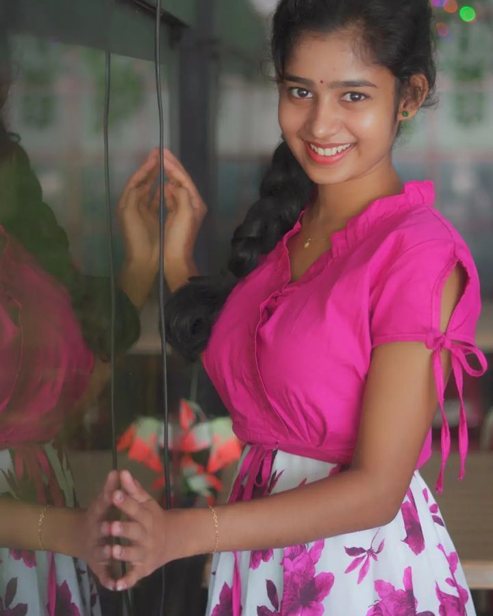 PHOTOS: பிக் பாஸ் ஜனனியின் லேட்டஸ்ட் போட்டோஷூட்.. ரசிக்கும் ரசிகர்கள் ...