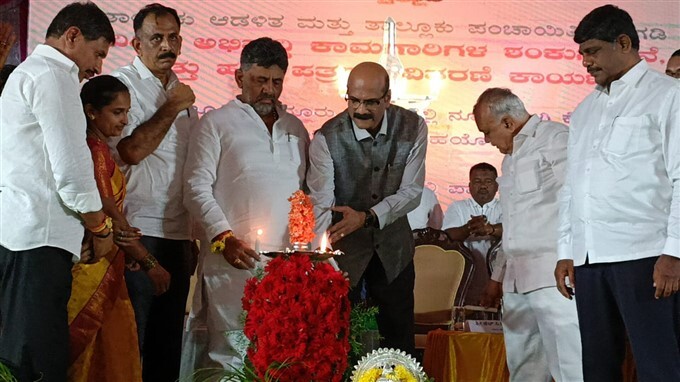 ಮಾಗಡಿ ಕ್ಷೇತ್ರದಲ್ಲಿ ಡಿಸಿಎಂ ಡಿ ಕೆ ಶಿವಕುಮಾರ್ ಗೆ ಅದ್ದೂರಿ ಸ್ವಾಗತ | DCM DK ...