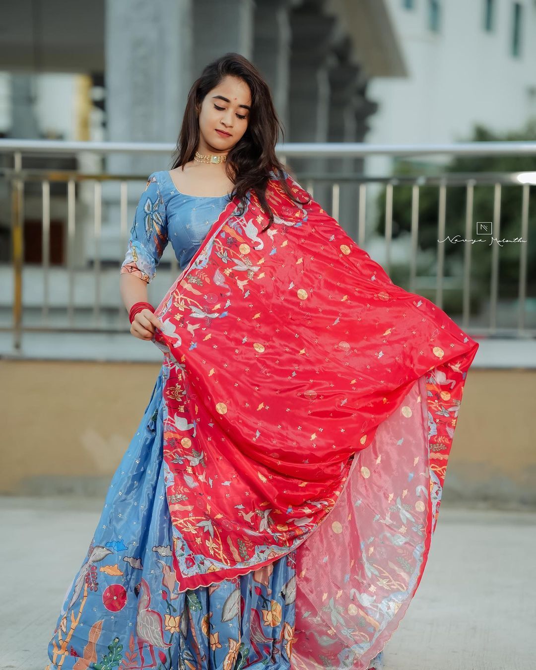 కవ్వించే అందాలతో మైమరిపిస్తున్న దీప్తి సునైనా | Deepti Sunaina Is ...