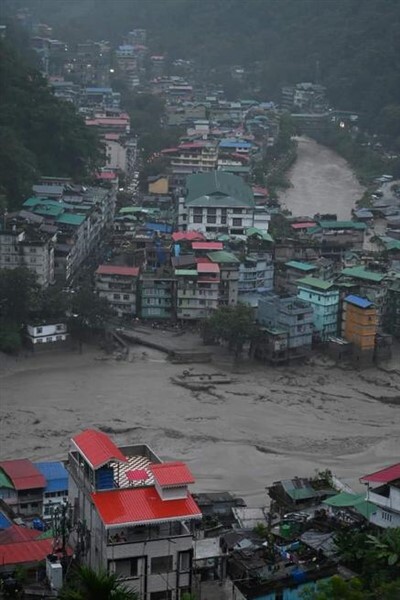 In Pics: Intense Cloudburst Triggers Flash Flood in Sikkim's Teesta Basin - Oneindia