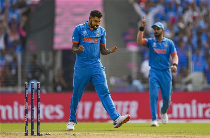 India vs Pakistan: ಪಾಕಿಸ್ತಾನ ದಾಂಡಿಗರಿಗೆ ಚಳಿ ಬಿಡಿಸಿದ ಭಾರತದ ಬೌಲಿಂಗ್ ಪಡೆ ...
