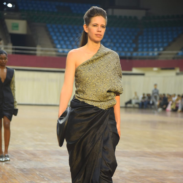 Karisma Kapoor, Saba Azad, Kalki Shine at Lakme Fashion Week In Delhi ...