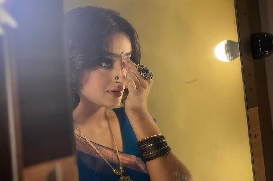 শর্ট পোশাকে অনুগামীদের তাক লাগাচ্ছেন টেলি অভিনেত্রী দেবাদৃতা | Latest ...