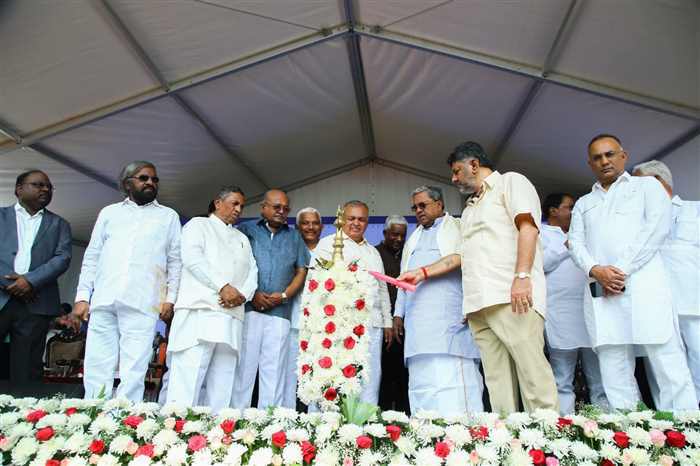 Pallakki bus ಪಲ್ಲಕ್ಕಿ ಹೆಸರಿನ 40 ಐಷರಾಮಿ ಬಸ್‌ಗಳಿಗೆ ಚಾಲನೆ, ಫೋಟೋಗಳು ಇಲ್ಲಿವೆ ...