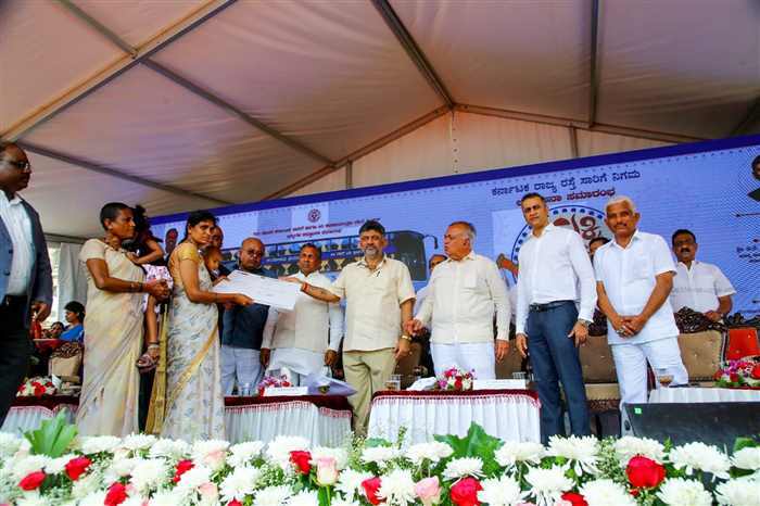 Pallakki bus ಪಲ್ಲಕ್ಕಿ ಹೆಸರಿನ 40 ಐಷರಾಮಿ ಬಸ್‌ಗಳಿಗೆ ಚಾಲನೆ, ಫೋಟೋಗಳು ಇಲ್ಲಿವೆ ...